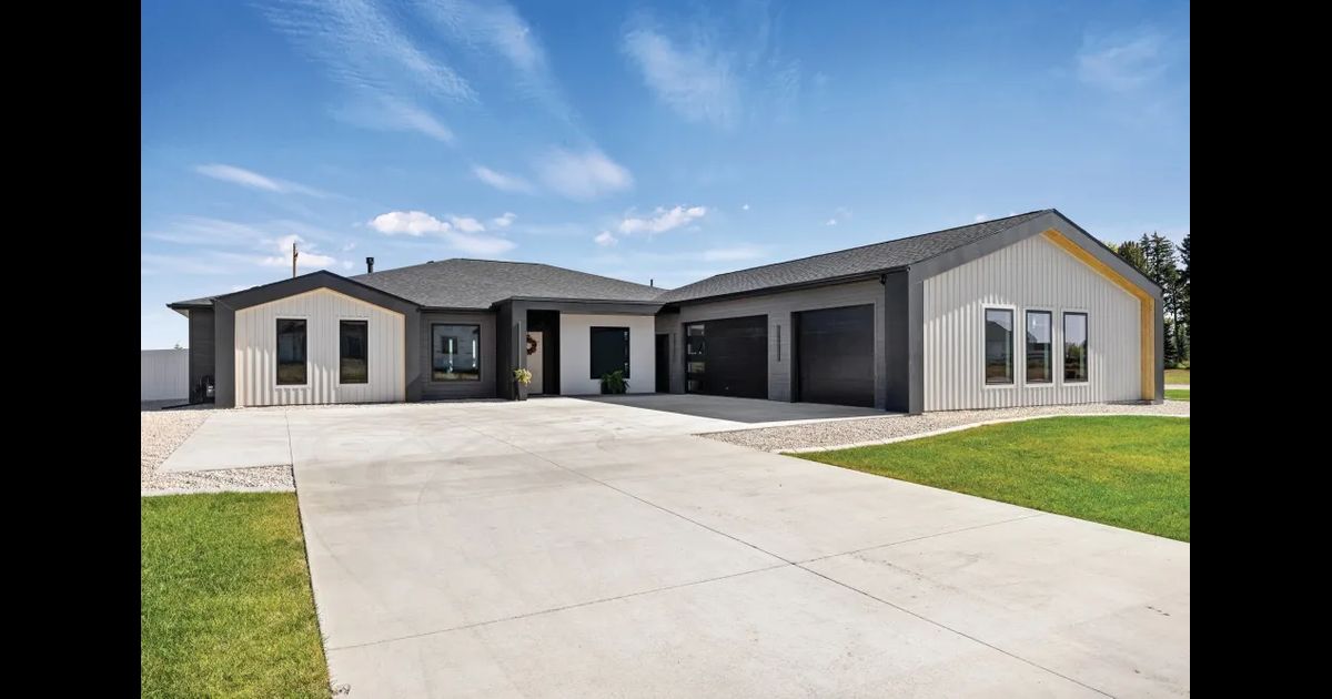 West Peak Construction: A Scandi-Modern Stunner