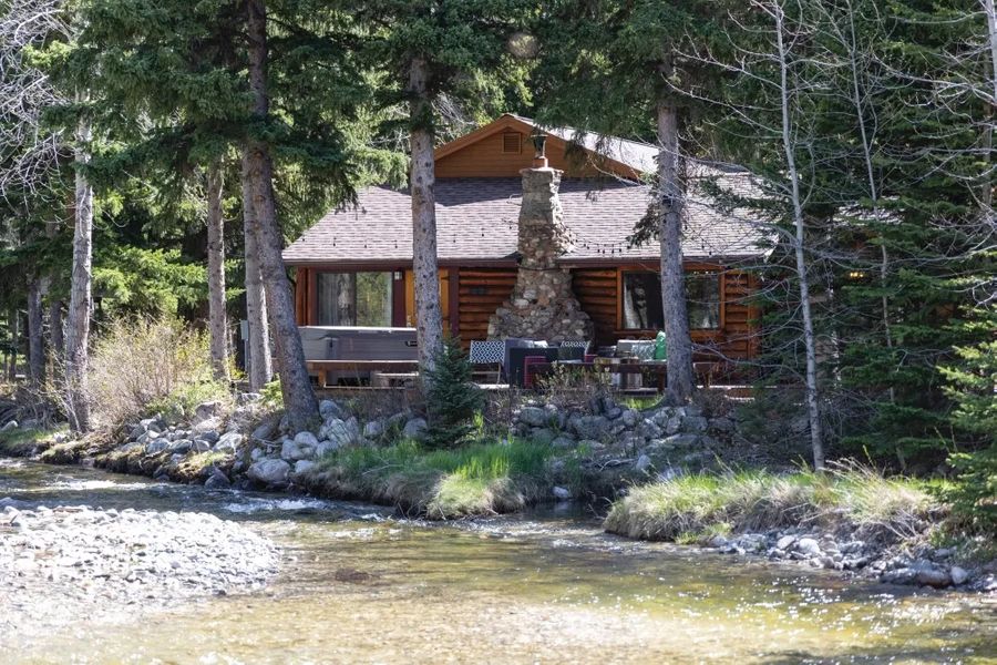 Cabin on the Creek: AKA “Cabinen”