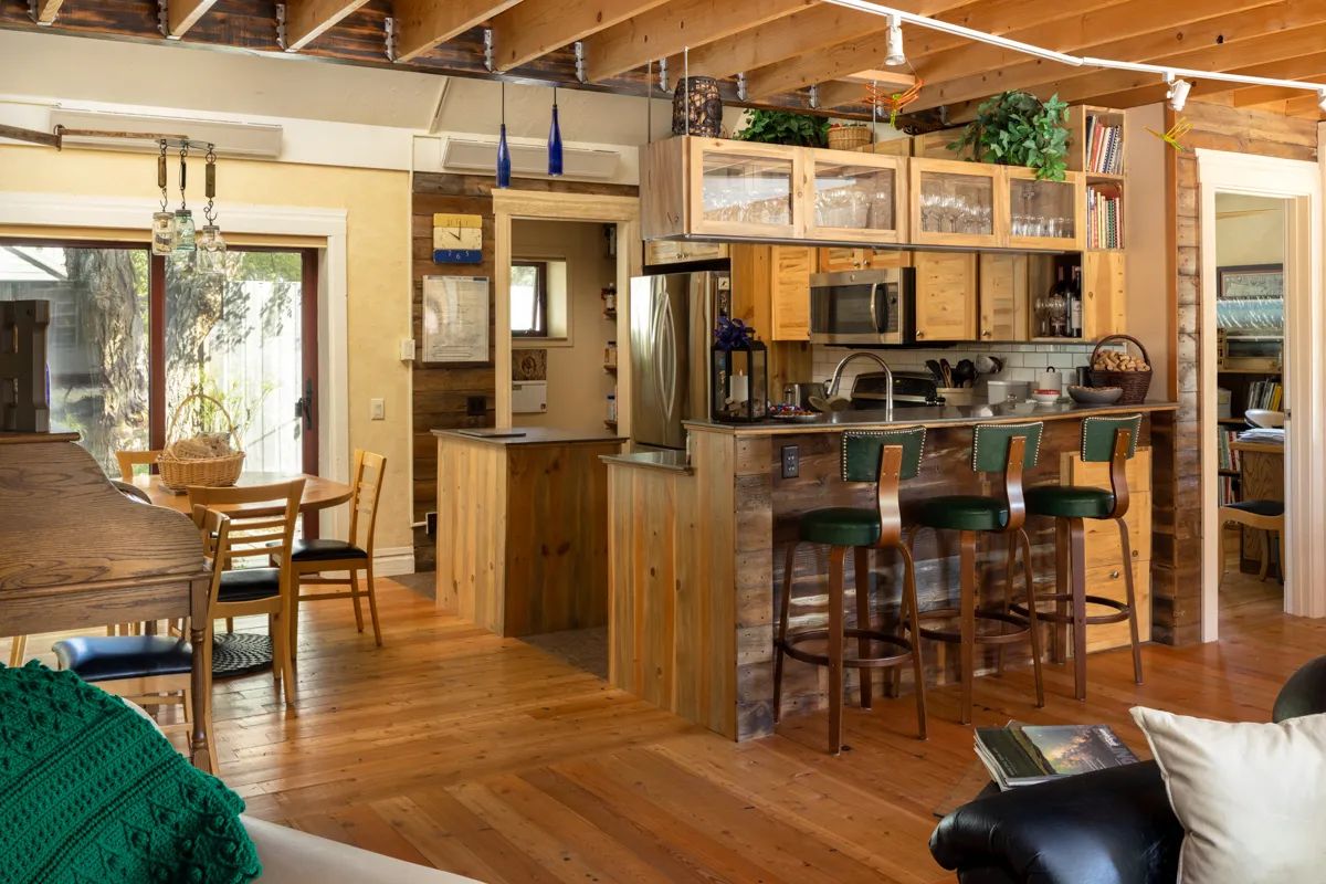 Urban Frontier House
